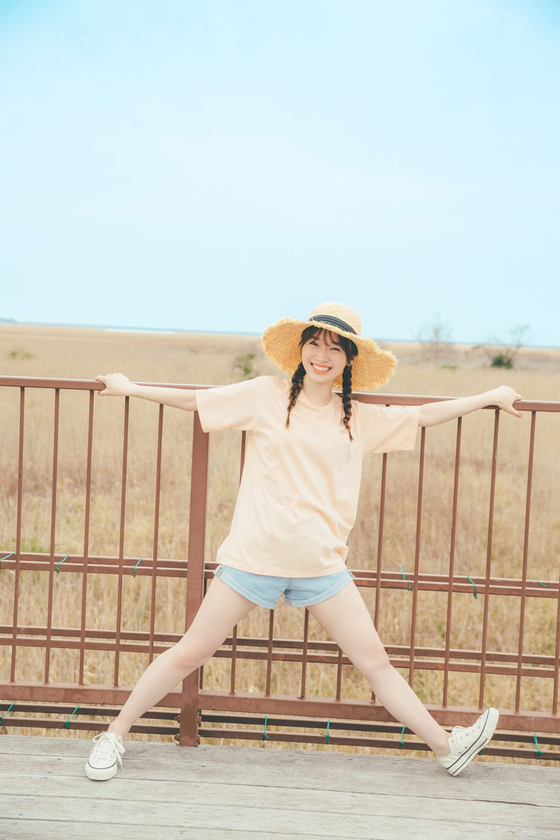 Rena Moriya 1st Photo Book /Sakurazaka46 – MOYASHI JAPAN BOOKS